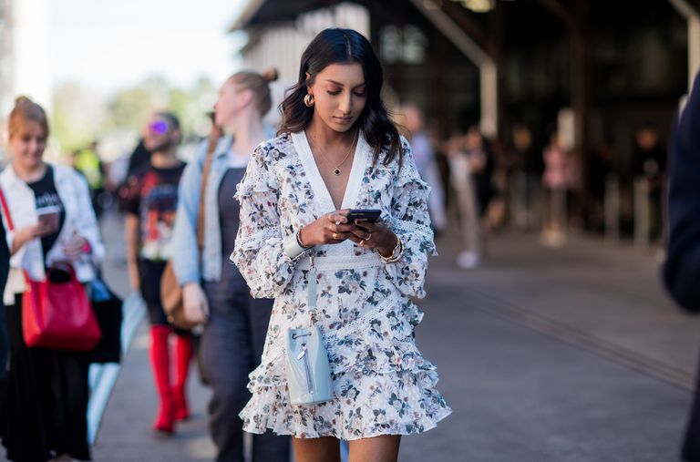 How To Carry Cell Phone With Dress- Easy Dress